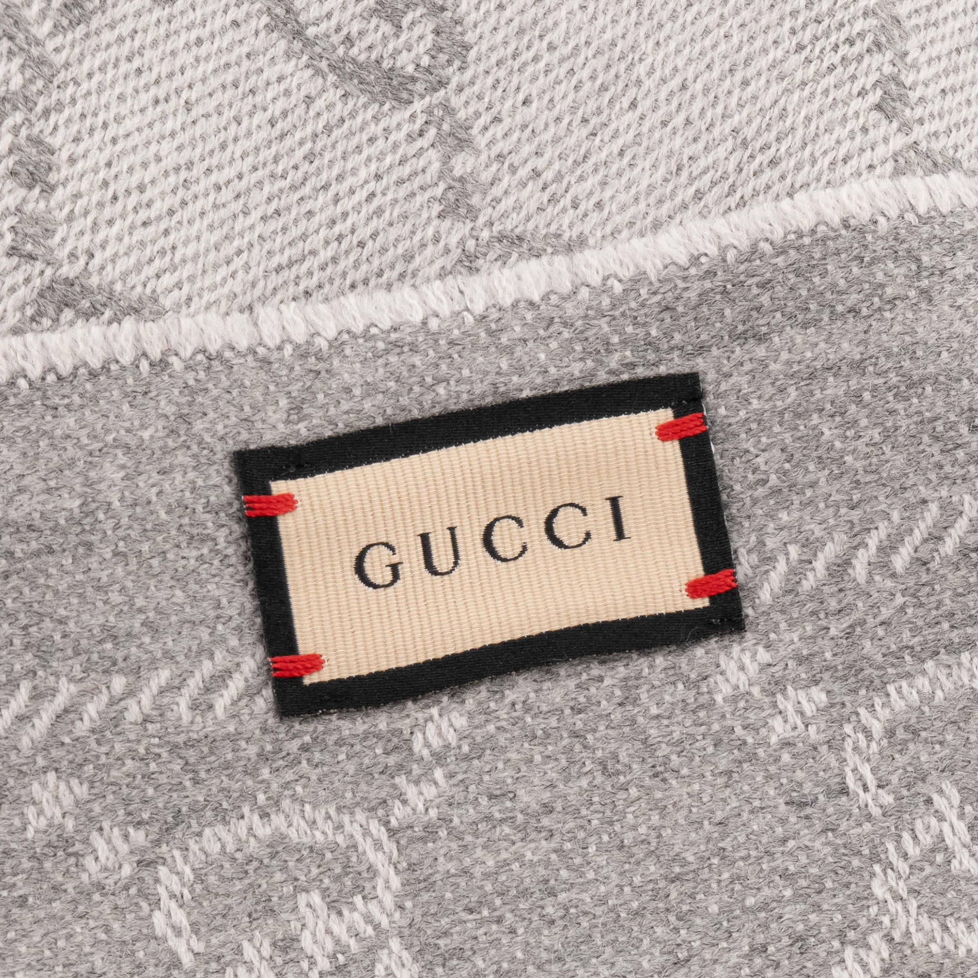GUCCI - Écharpe GG Gucci en laine grise d'occasion – ORMAIN